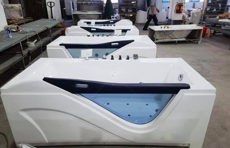 Acrylic jacuuzi/ jacuzi Bath tub and shower try - Buy & Sell indoor ...